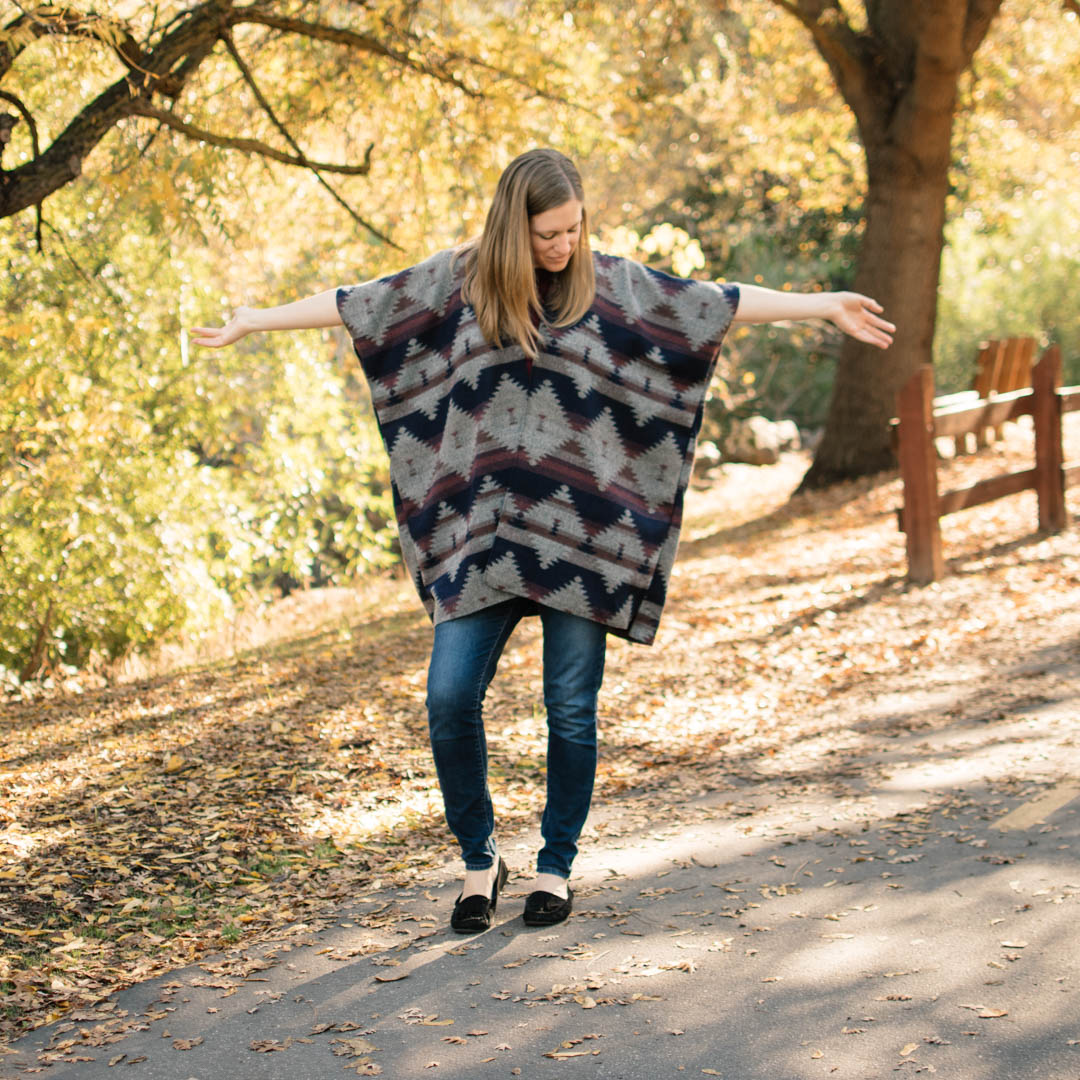 DIY Poncho [Sewing Tutorial] – The Sewing Things Blog